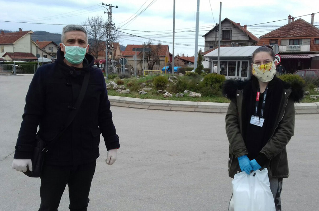HUMANOST NA DELU: Učenici i nastavnici GTŠ „Neimar“ šiju maske za svoje ...